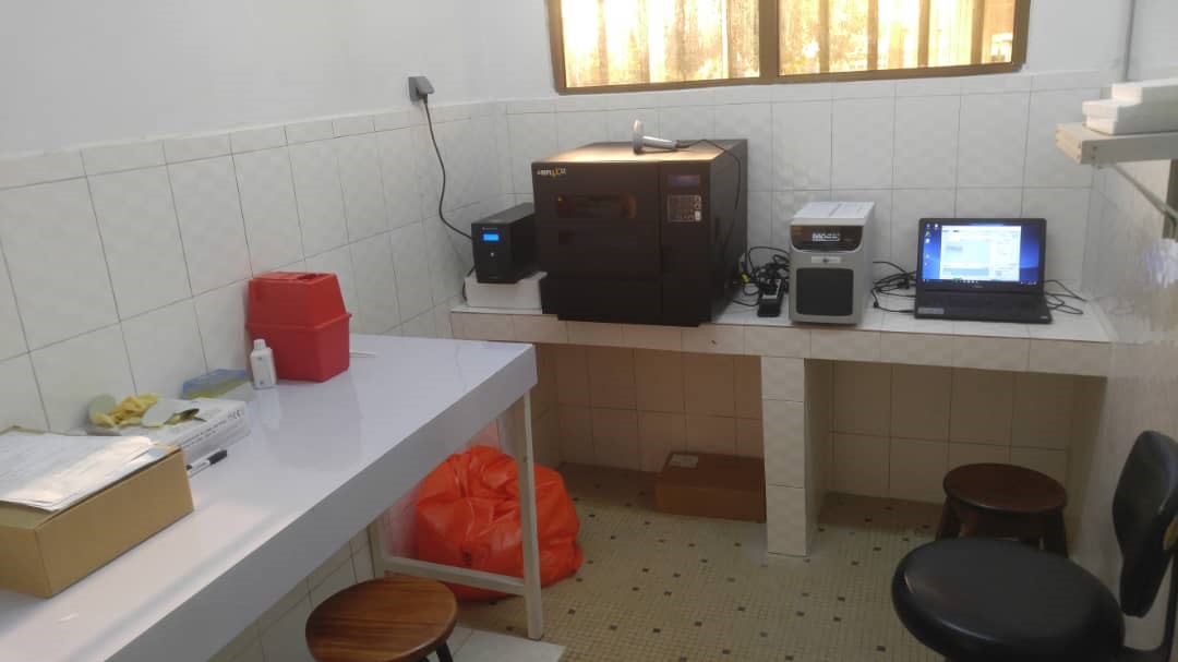 Appareil mesurant la charge virale au CHR de Sokodé - OIGH